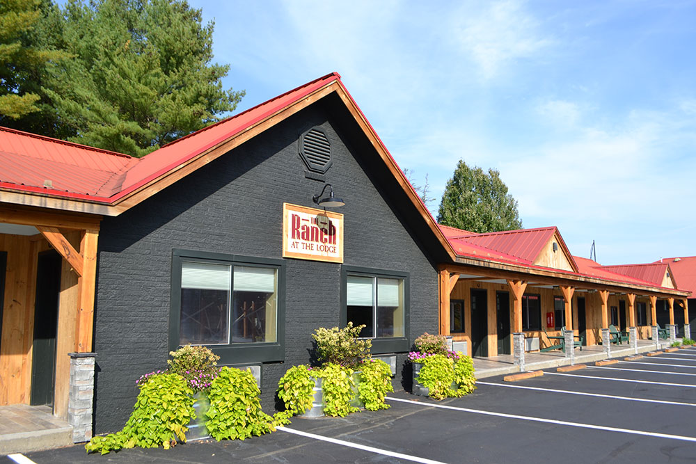 Dining - The Common Man Ranch